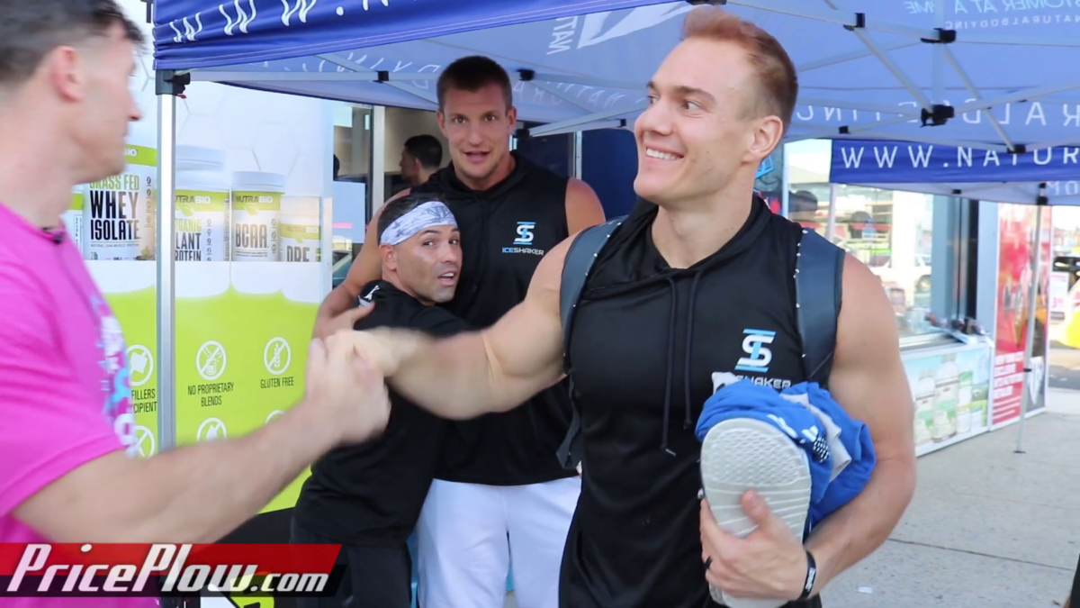 Ice Shaker: The Insulated Shaker Bottle That Keeps Your Drink Cold For ...